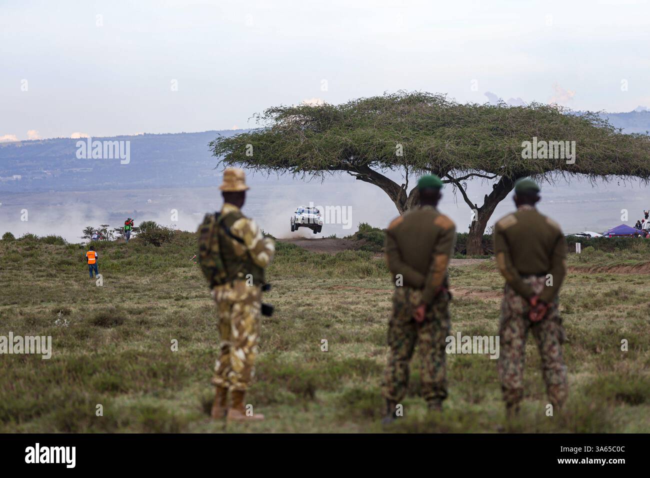 Kenya wildlife service ranger and national youth service keep people ...