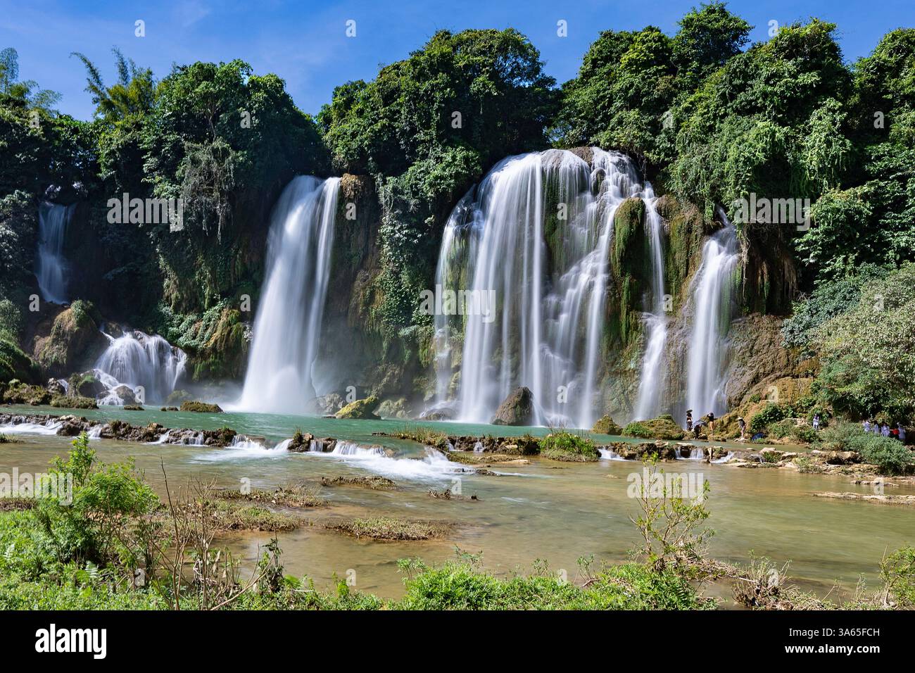 Ban Gioc Waterfalls, the fourth largest waterfalls in the world ...
