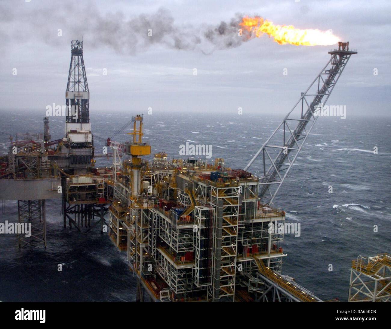 File offshore oil rig hi-res stock photography and images - Alamy