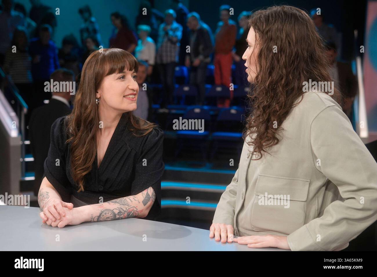 Heidi Reichinnek und Anna Mayr in der ARD-Talkshow hart aber fair im ...