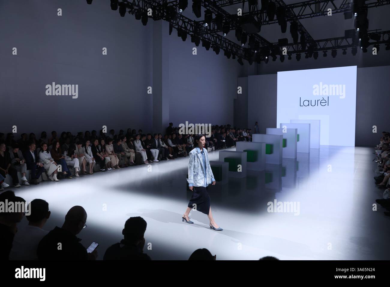 2025 china international fashion week spring hi-res stock photography ...