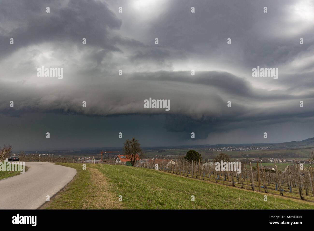 Regenzelle in Mainhardt, Eine Superzelle baut sich am Abend über ...