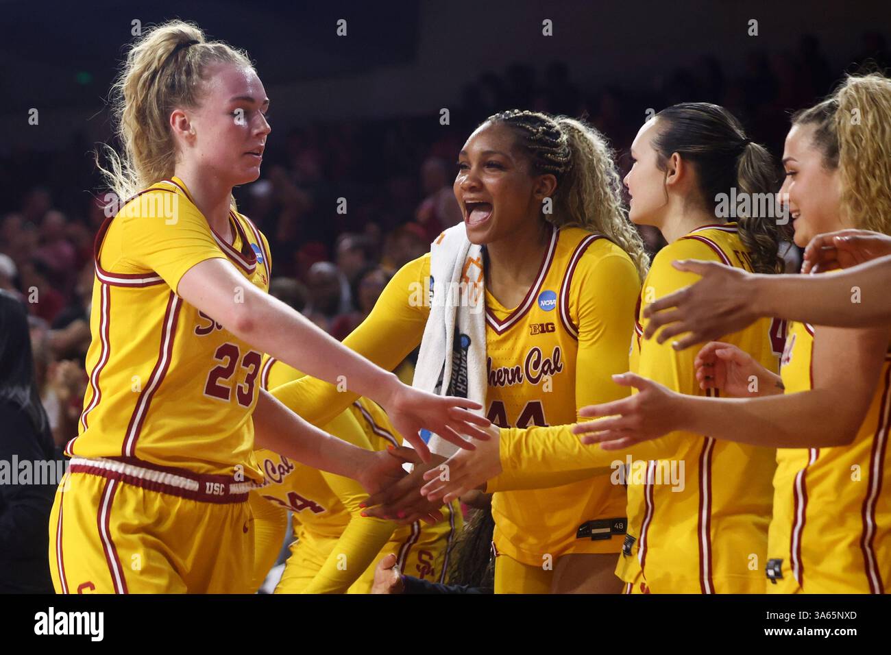 Southern California guard Avery Howell (23) shakes hands withforward ...