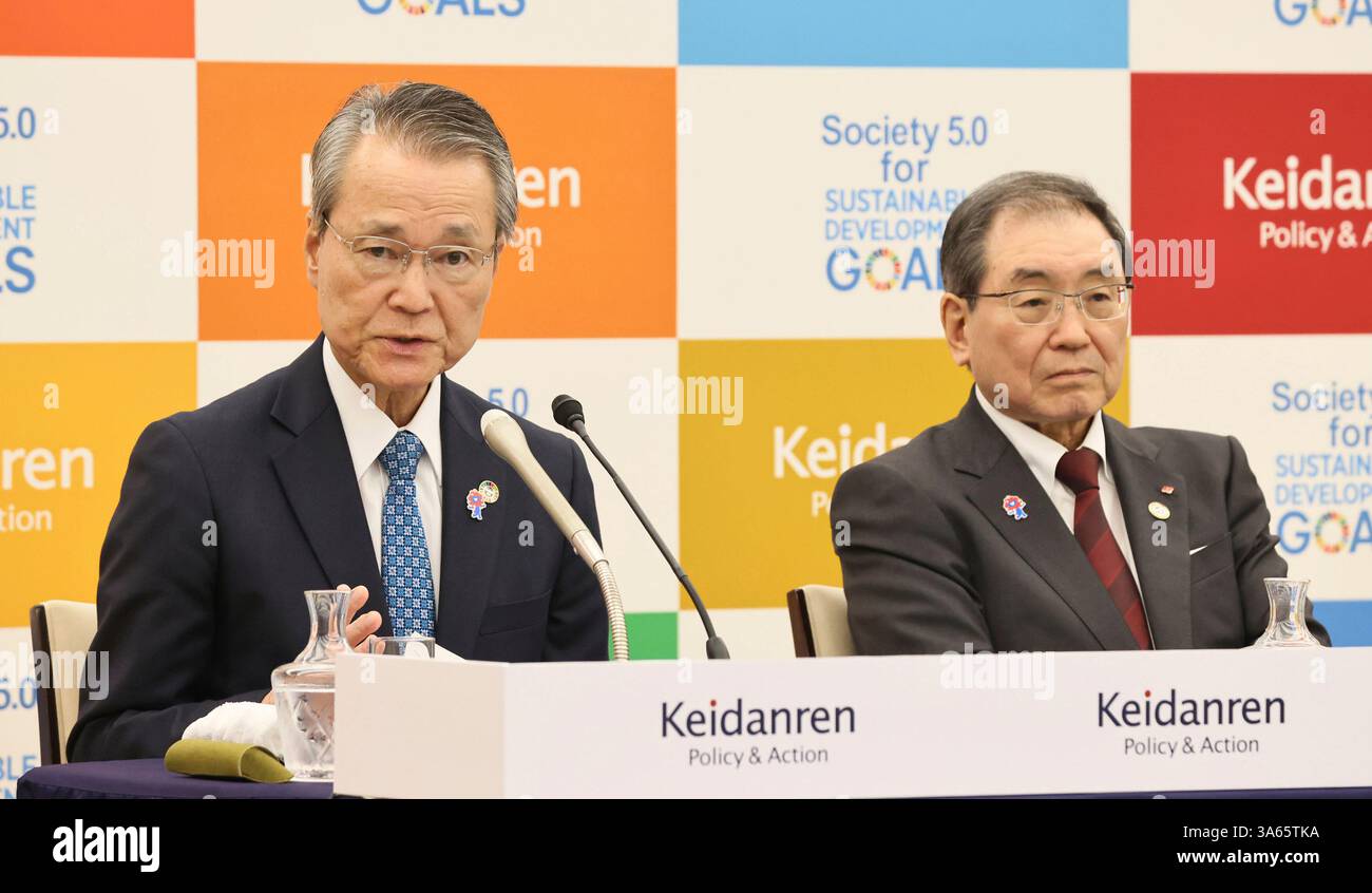 Yoshinobu Tsutsui (R), who will become the new chairman of KEIDANREN ...