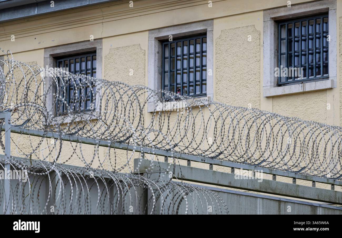 Aussenansicht der Justizvollzugsanstalt JVA Erding / Muenchener Str. 29 ...