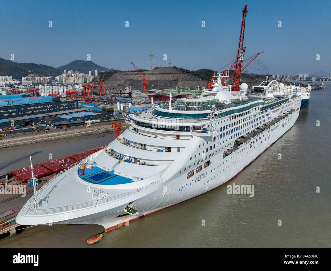 ZHOUSHAN, CHINA - MARCH 25, 2025 - The ship "Pacific World" is under ...