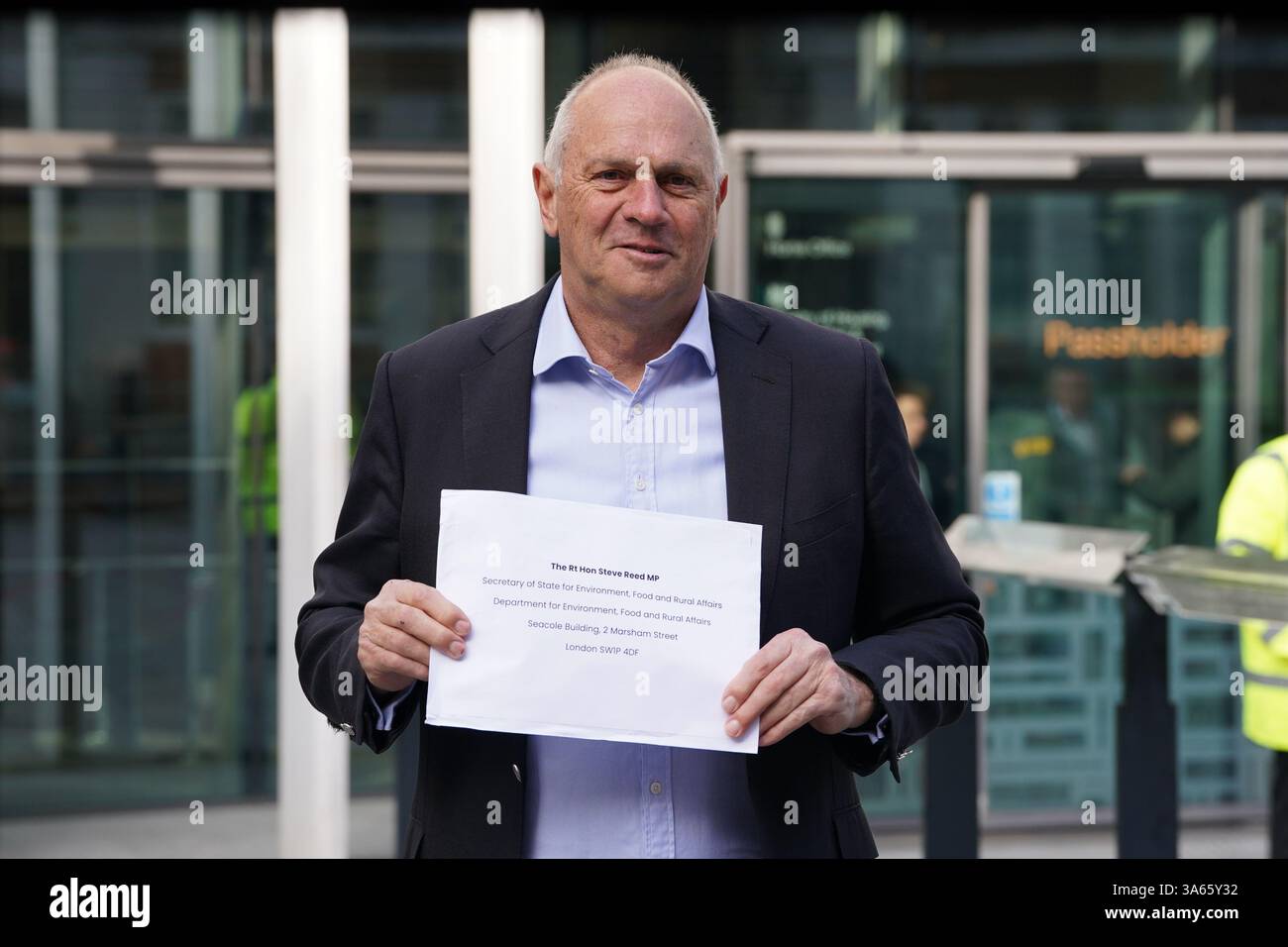 Sir Steve Redgrave delivers a letter from charity River Action to ...