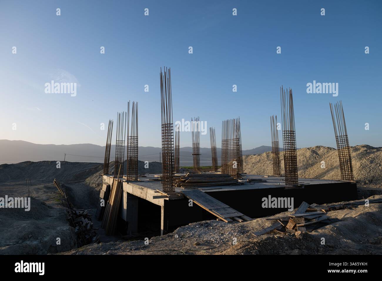 new building construction columns and rebar Stock Photo - Alamy