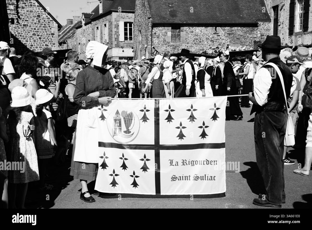 SAINT-SULIAC, FRANCE - AUGUST 5, 2018: Dance during procession at traditional festival plunging ...