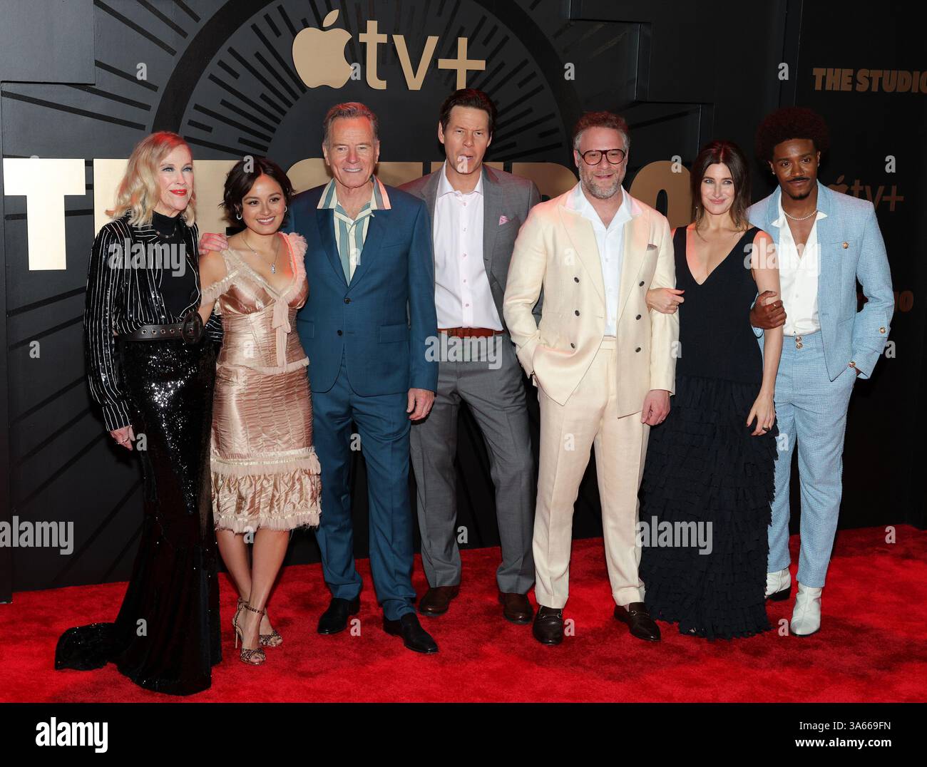 (L-R) Catherine O'Hara, Chase Sui Wonders, Bryan Cranston, Ike ...