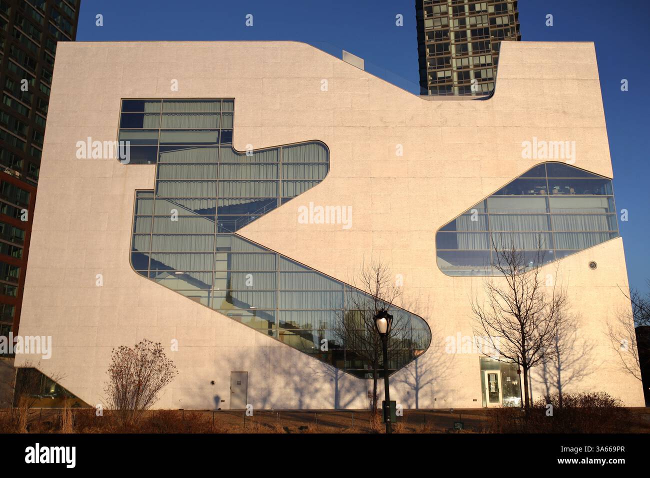 New York, USA. 21st Feb, 2025. Hunters Point Library in Long Island ...