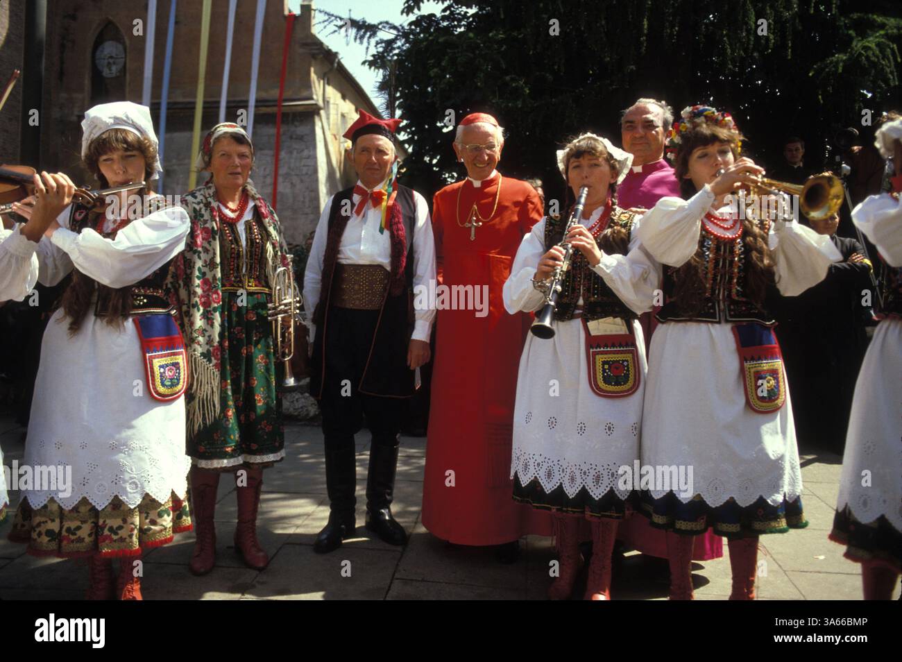 Cardinal JOHN KROL bishop of the Church of Philadelphia talking to ...