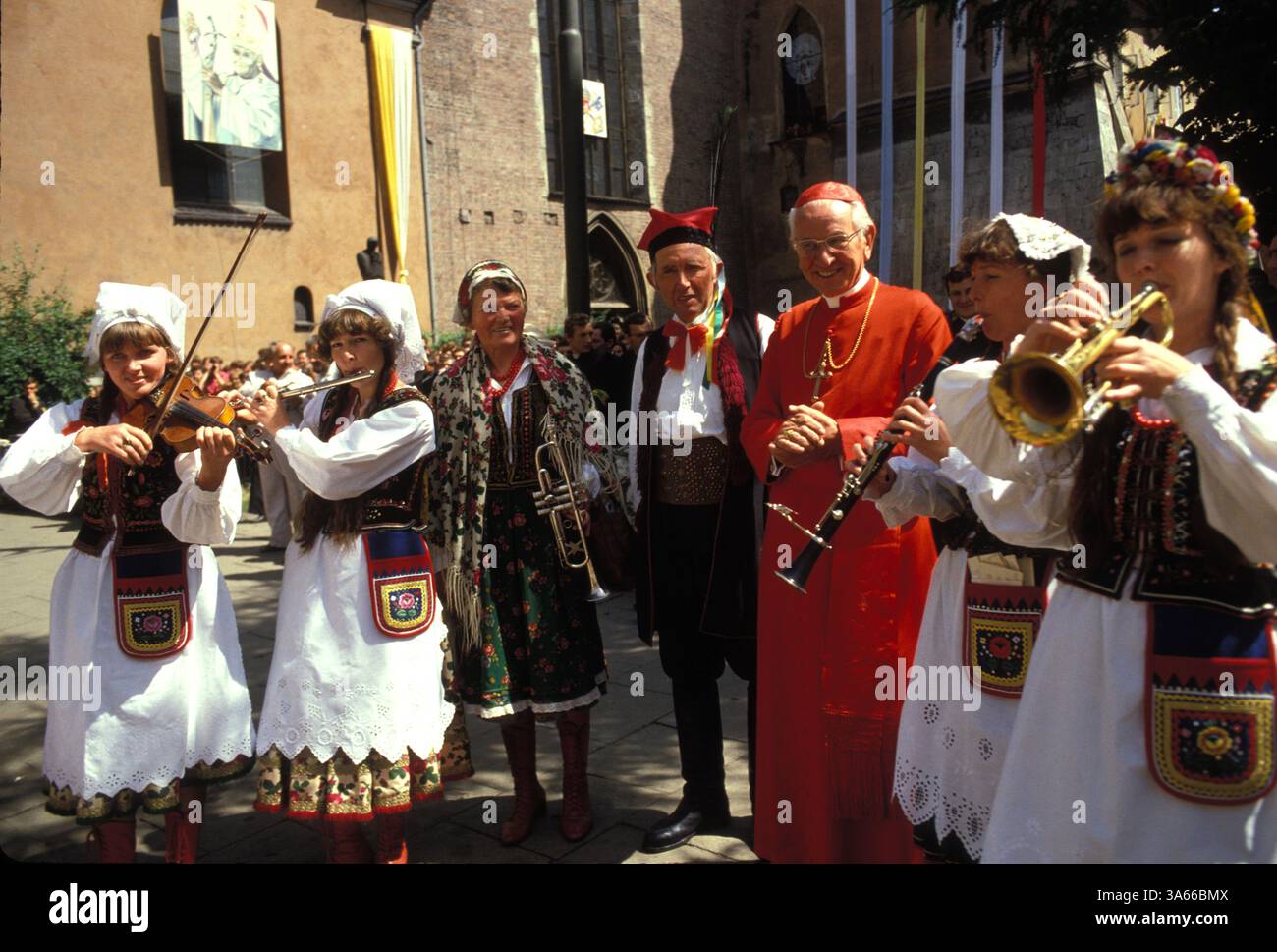 Cardinal JOHN KROL bishop of the Church of Philadelphia talking to ...