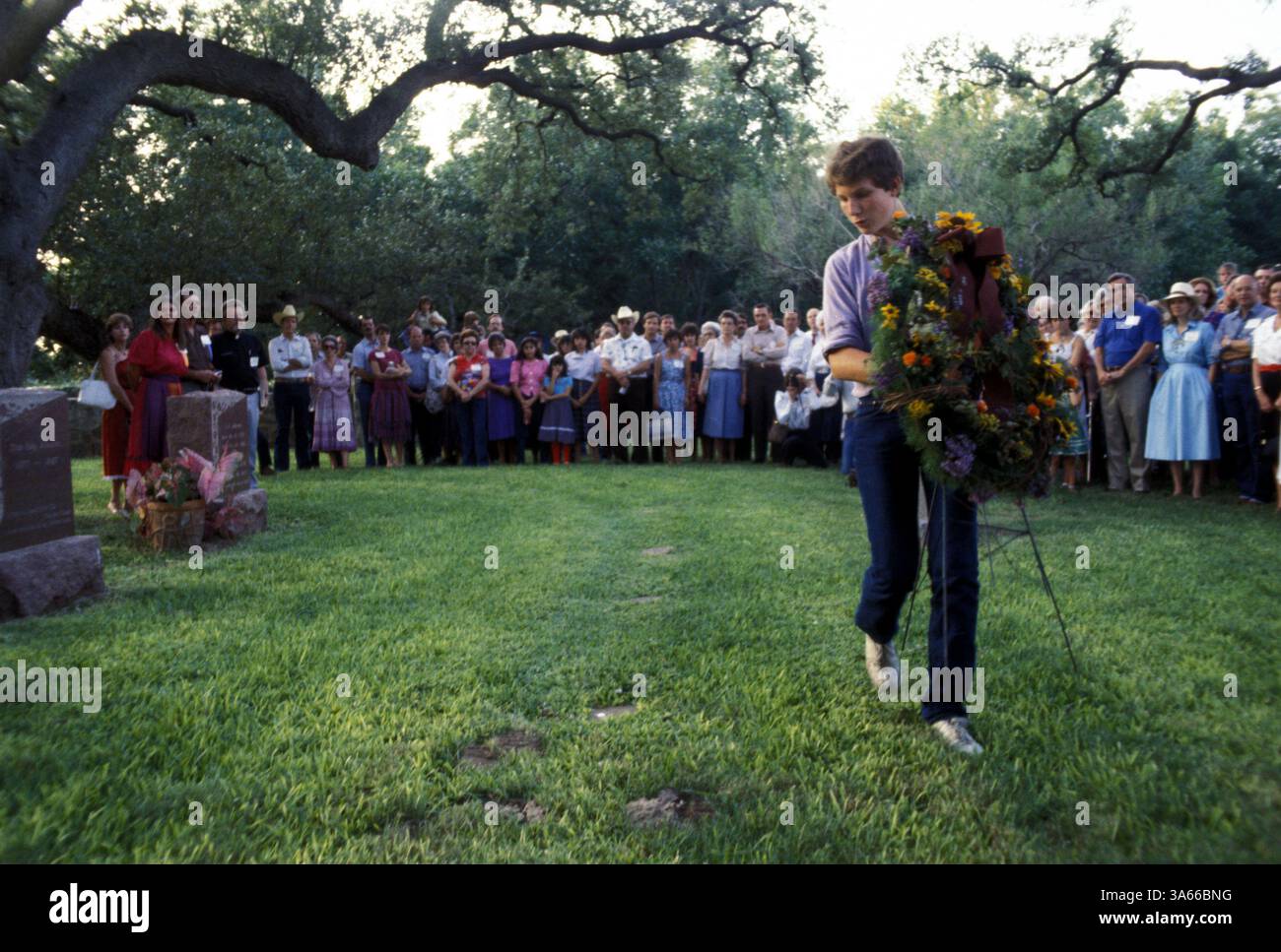 Gravesite of former president LYNDON JOHNSON being visited by people on ...
