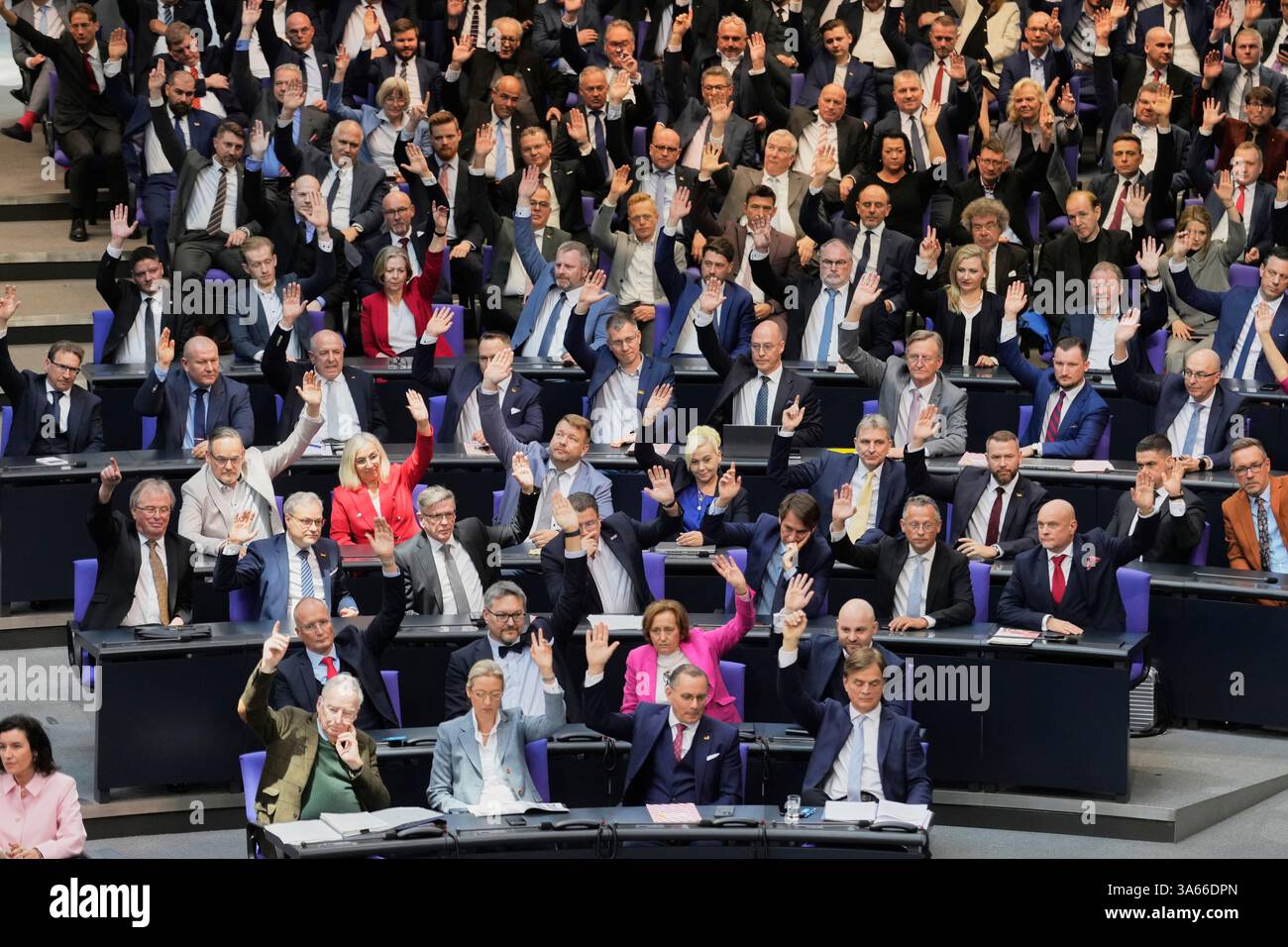 The AfD party faction votes during the constituent session of the newly ...