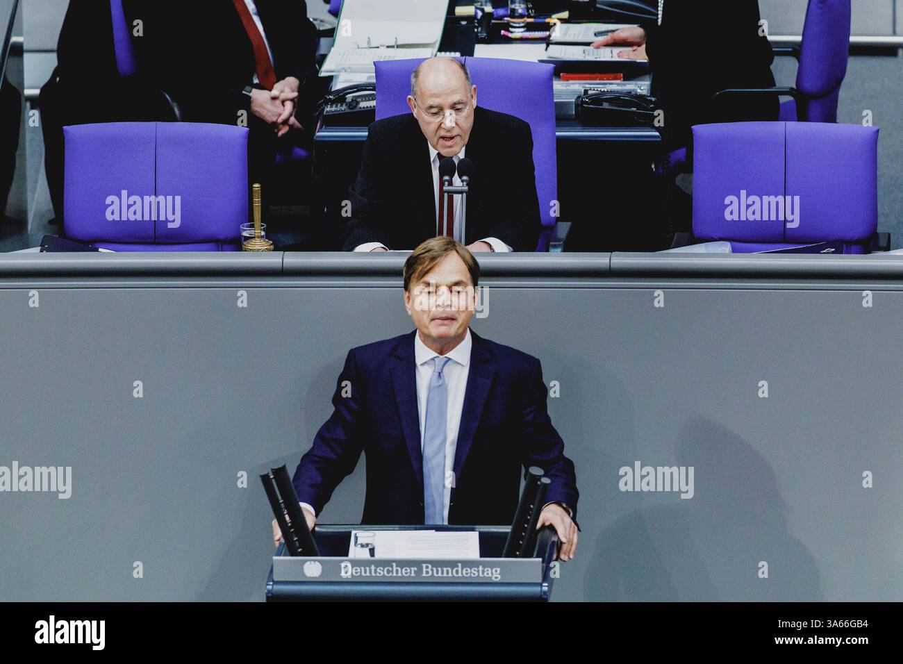 Bernd Baumann, Mitglied des Deutschen Bundestages AfD, und Gregor Gysi ...