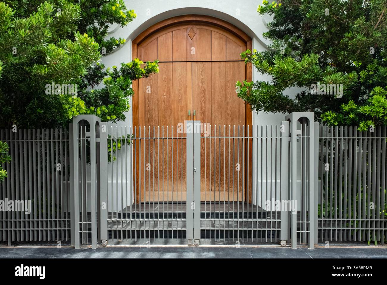 Large wooden gates hi-res stock photography and images - Alamy