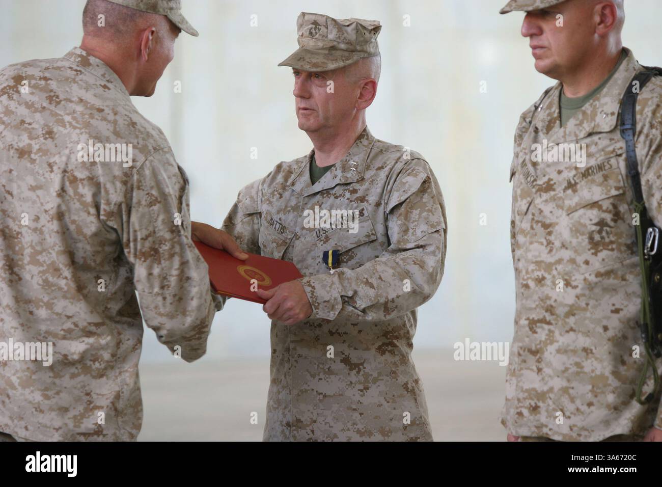 Aug 20, 2004; Al Asad, , Iraq; Lt. Gen. JAMES T. CONWAY presents Maj ...