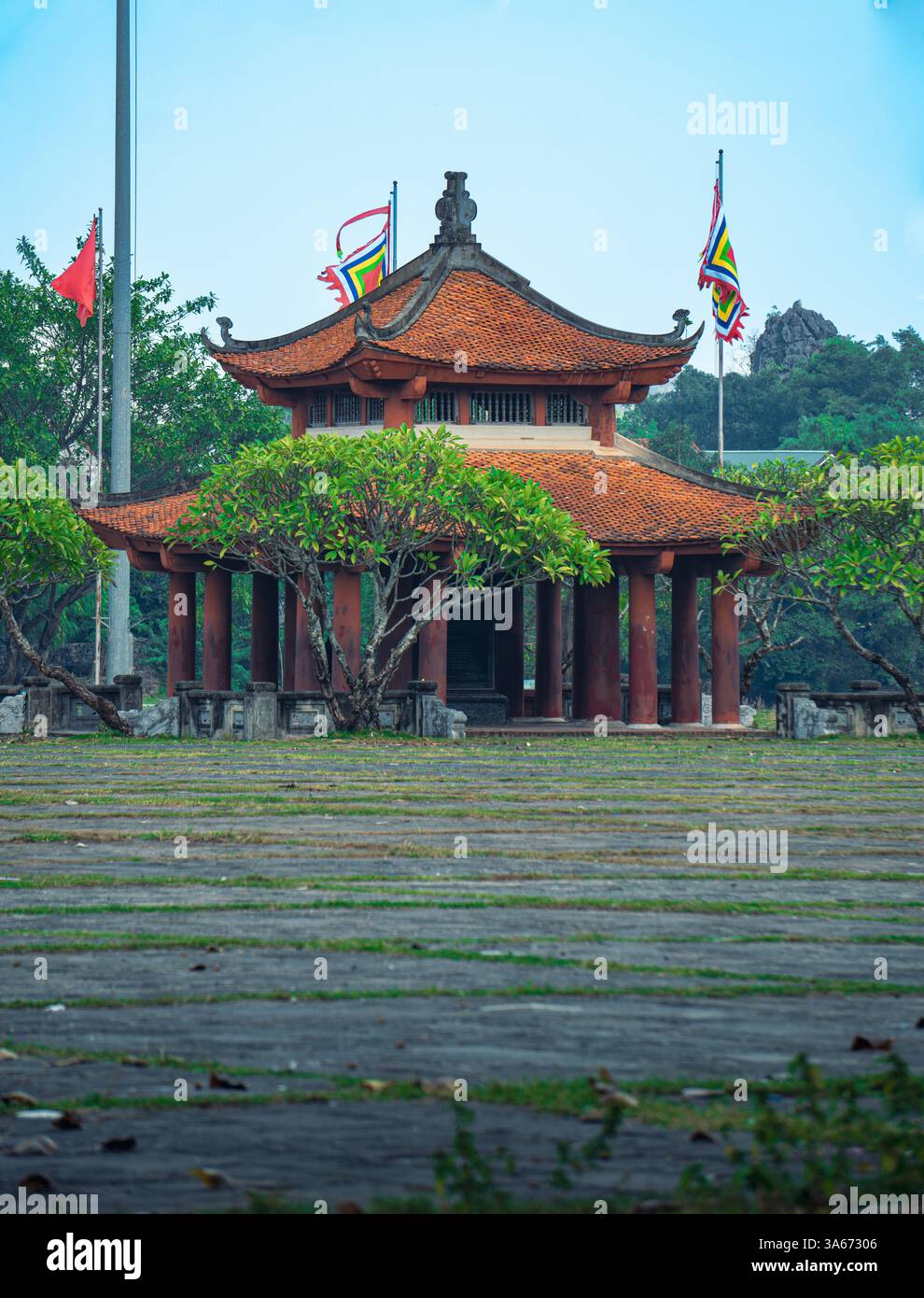 Pavilion inside the Hoa Lu Ancient Capital Stock Photo - Alamy