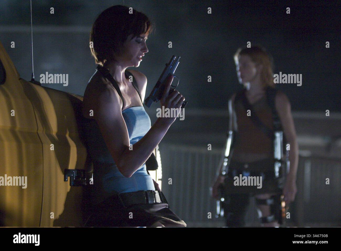 Sienna guillory jill valentine hi-res stock photography and images - Alamy