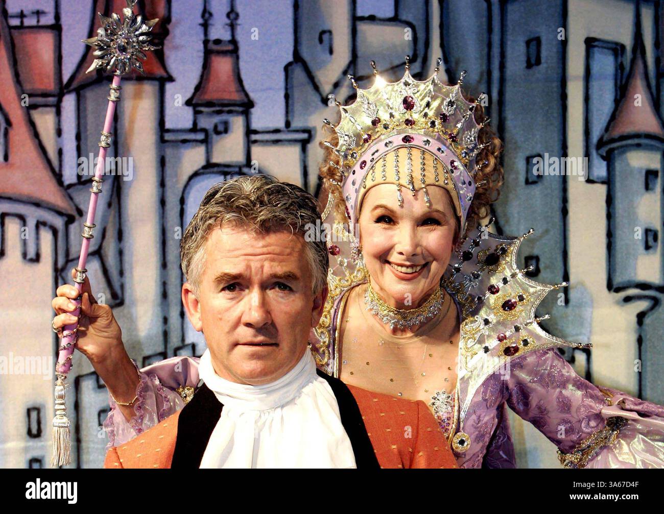 Oct. 4, 2006 - Woking, SURREY, ENGLAND - K50101.CINDERELLA PHOTOCALL.THE NEW VICTORIA THEATRE ...