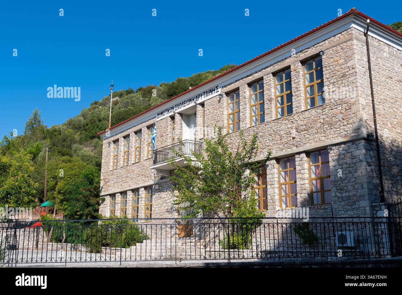 Historic elementary school building exterior Stock Photo - Alamy