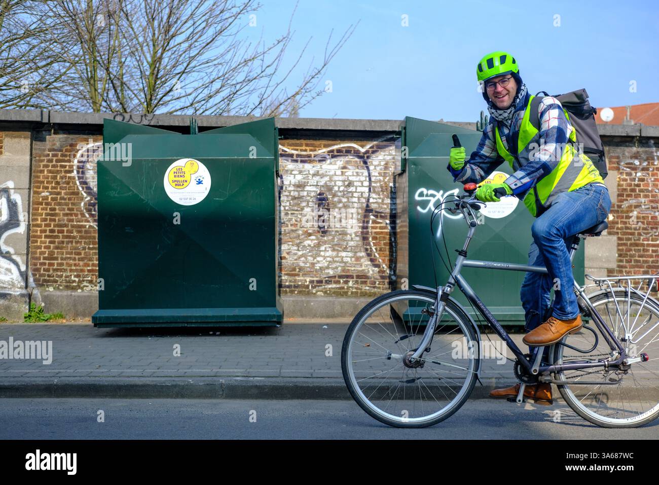 Illustration picture shows a clothing donation container of SpullenHulp ...