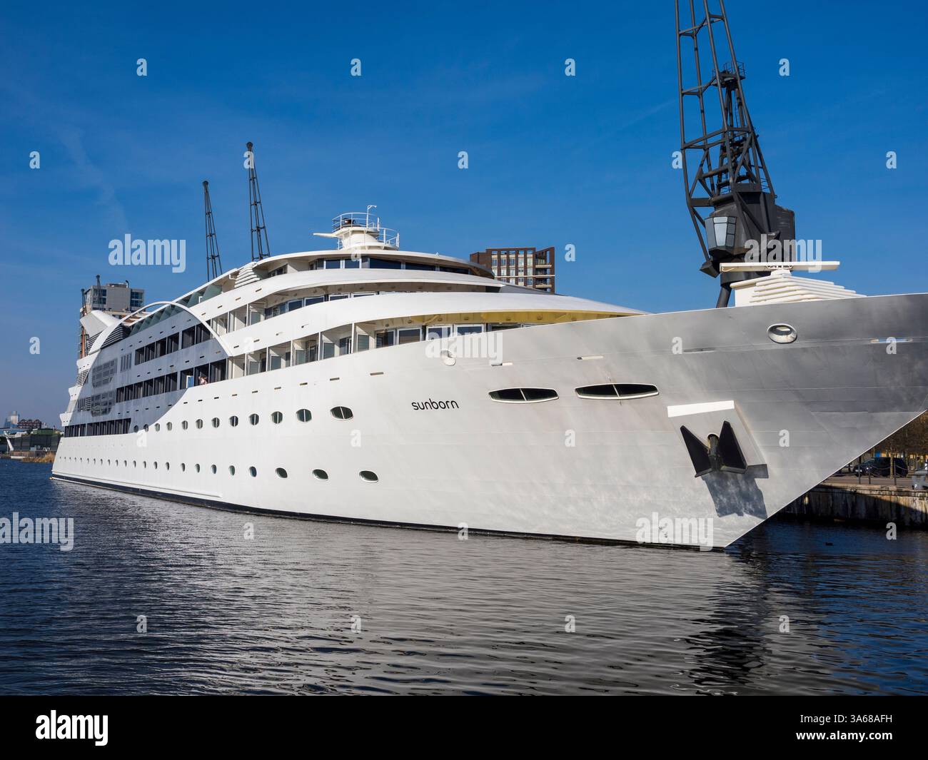 Sunborn London, Floating Hotel, Royal Victoria Docks, Docklands, London ...