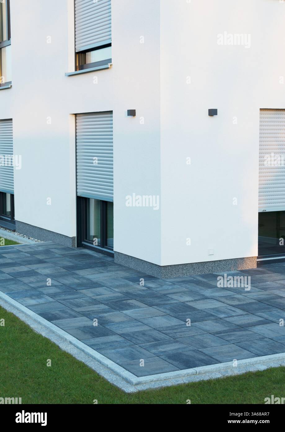 L shaped garden design hi-res stock photography and images - Alamy