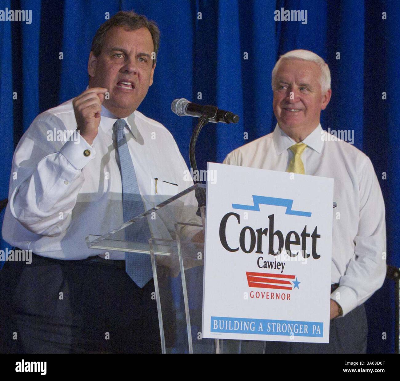 Gov tom corbett hi-res stock photography and images - Alamy