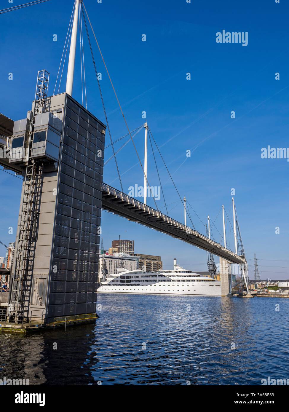Royal Victoria Docks Footbridge, Docklands, London, England, UK, GB ...