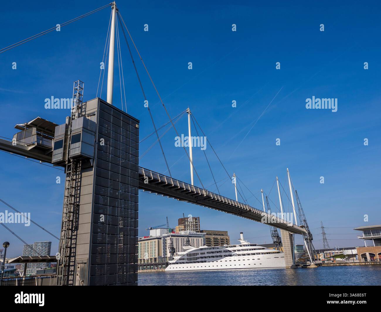 Royal Victoria Docks Footbridge, Docklands, London, England, UK, GB ...