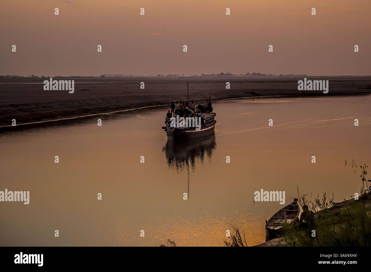 Source of the brahmaputra river hi-res stock photography and images - Alamy