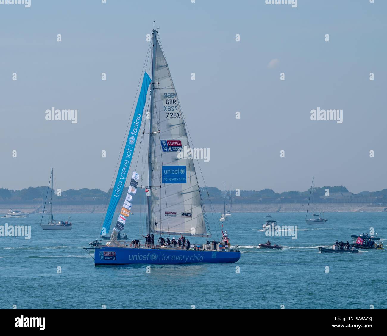 The racing yachts waiting for the start of the 1st leg of the Clipper ...