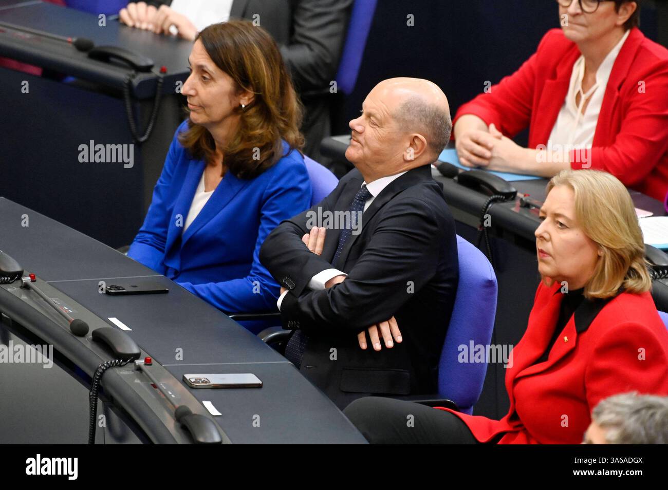 Aydan Özoguz, Olaf Scholz und Bärbel Bas in der konstituierenden ...