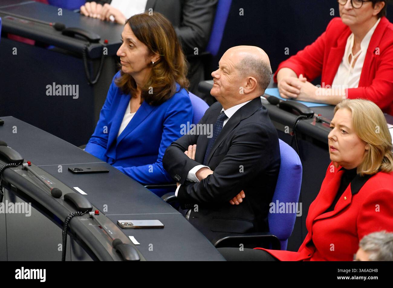 Aydan Özoguz, Olaf Scholz und Bärbel Bas in der konstituierenden ...