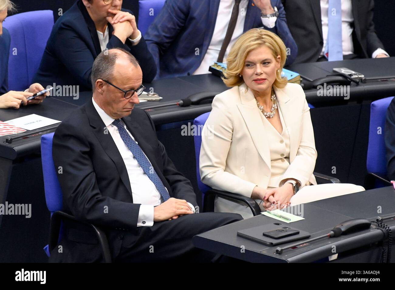 Friedrich Merz und Julia Klöckner in der konstituierenden Sitzung des 21. Deutschen Bundestages ...