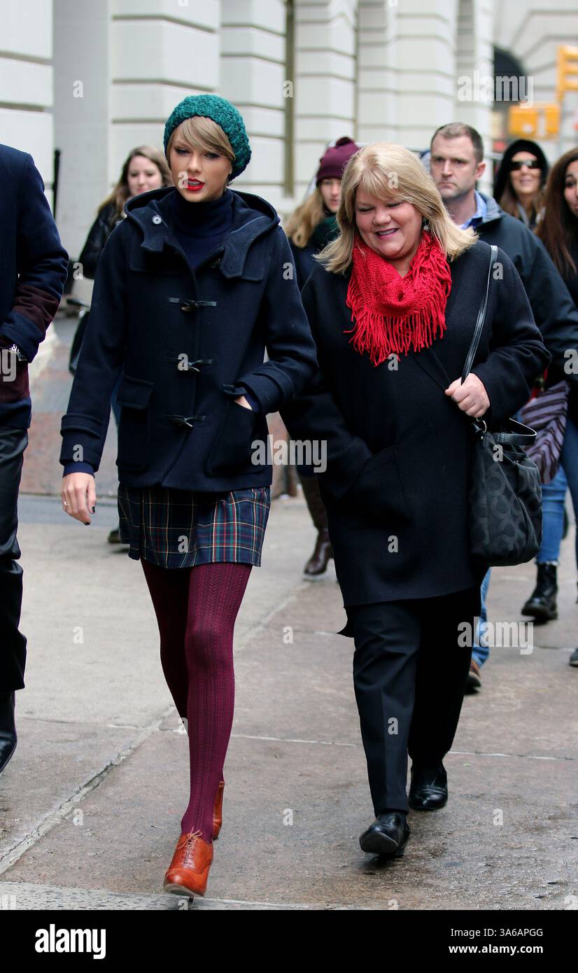 Dec. 22, 2014 - New York City, NY, USA - Singer Taylor Swift walks in ...