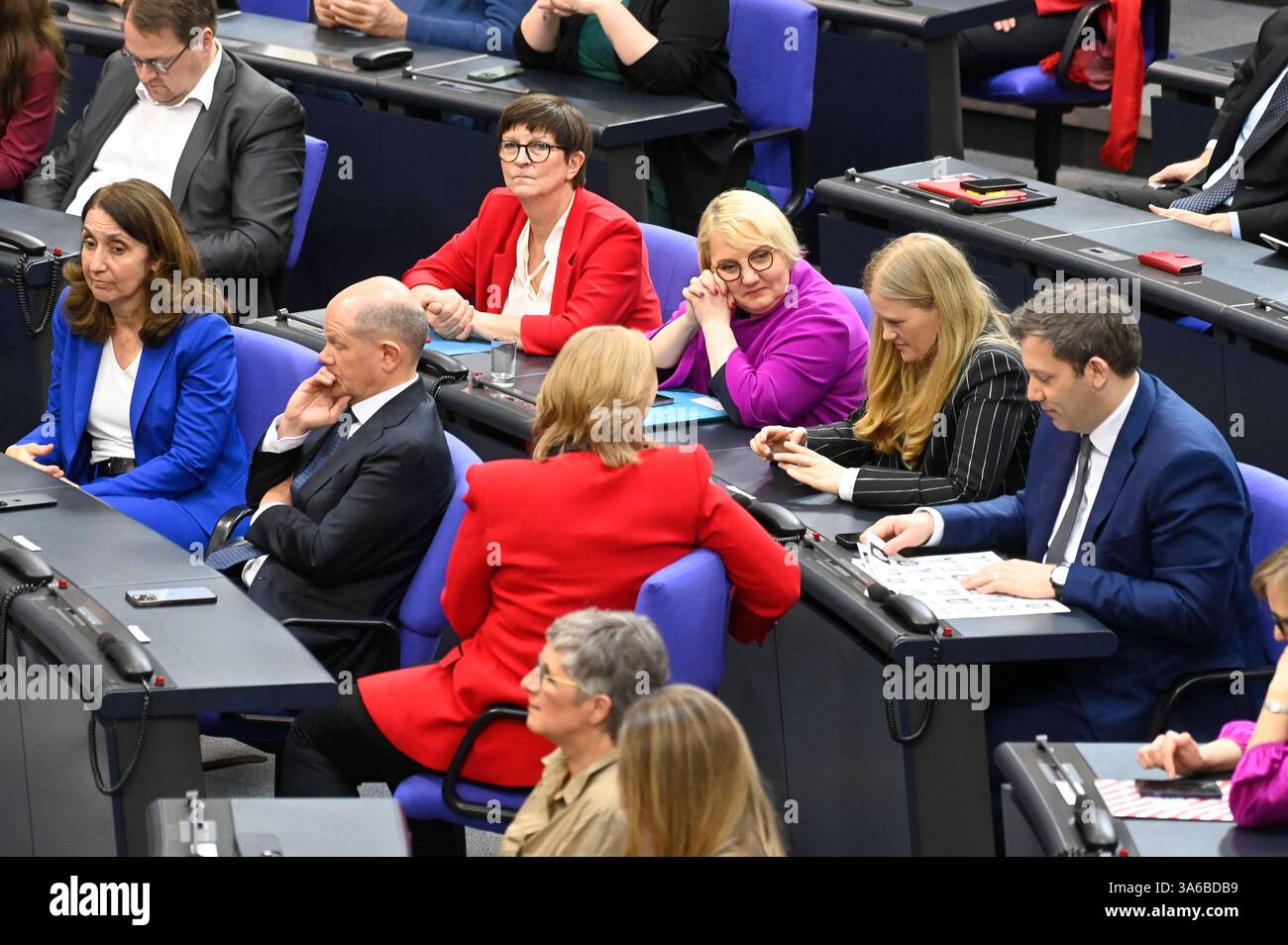 Die SPD-Fraktion in der konstituierenden Sitzung des 21. Deutschen ...