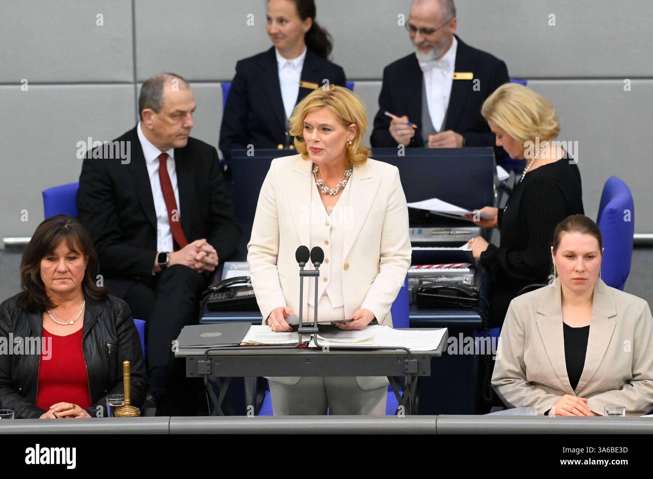 Julia Klöckner in der konstituierenden Sitzung des 21. Deutschen ...