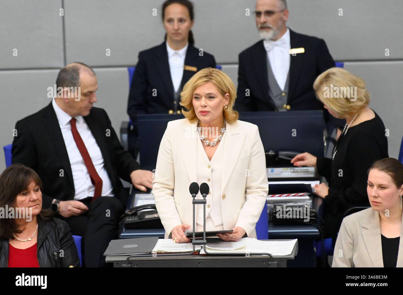 Julia Klöckner in der konstituierenden Sitzung des 21. Deutschen ...