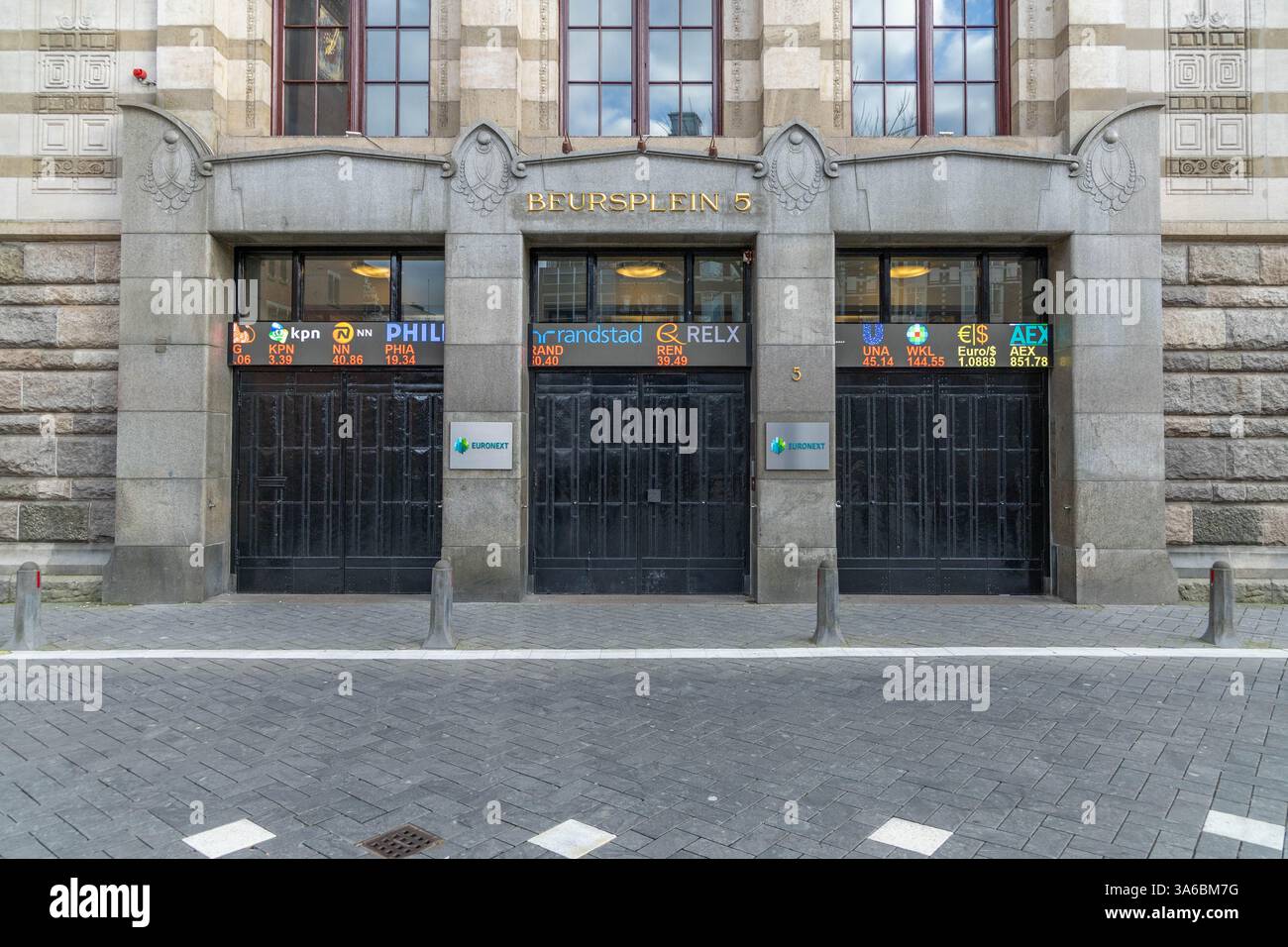 Amsterdam stock exchange building hi-res stock photography and images ...