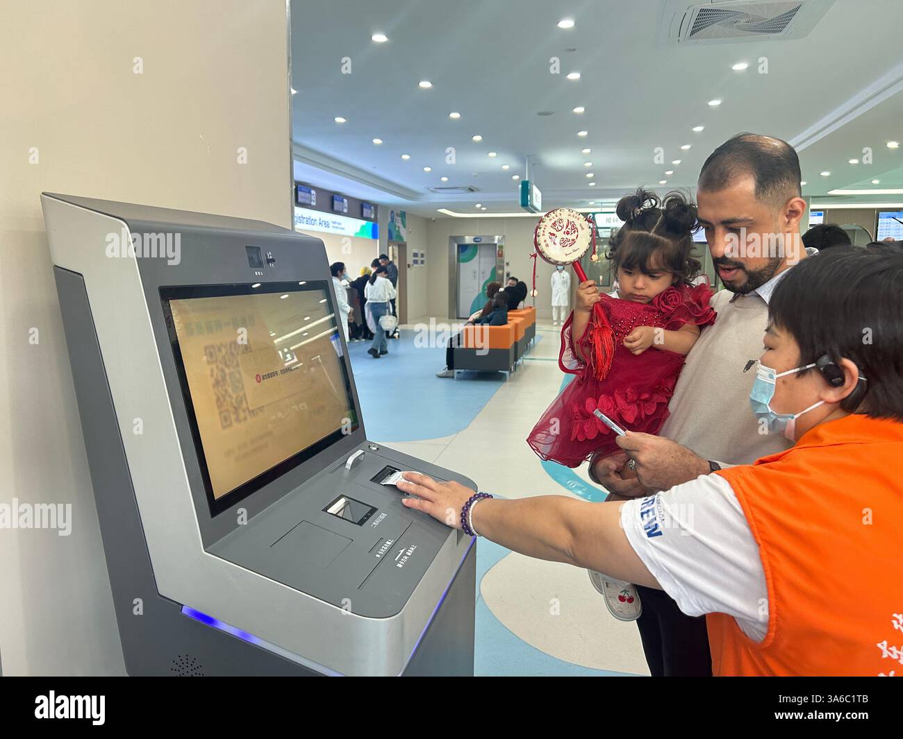 (250325) -- YIWU, March 25, 2025 (Xinhua) -- This photo taken with a ...