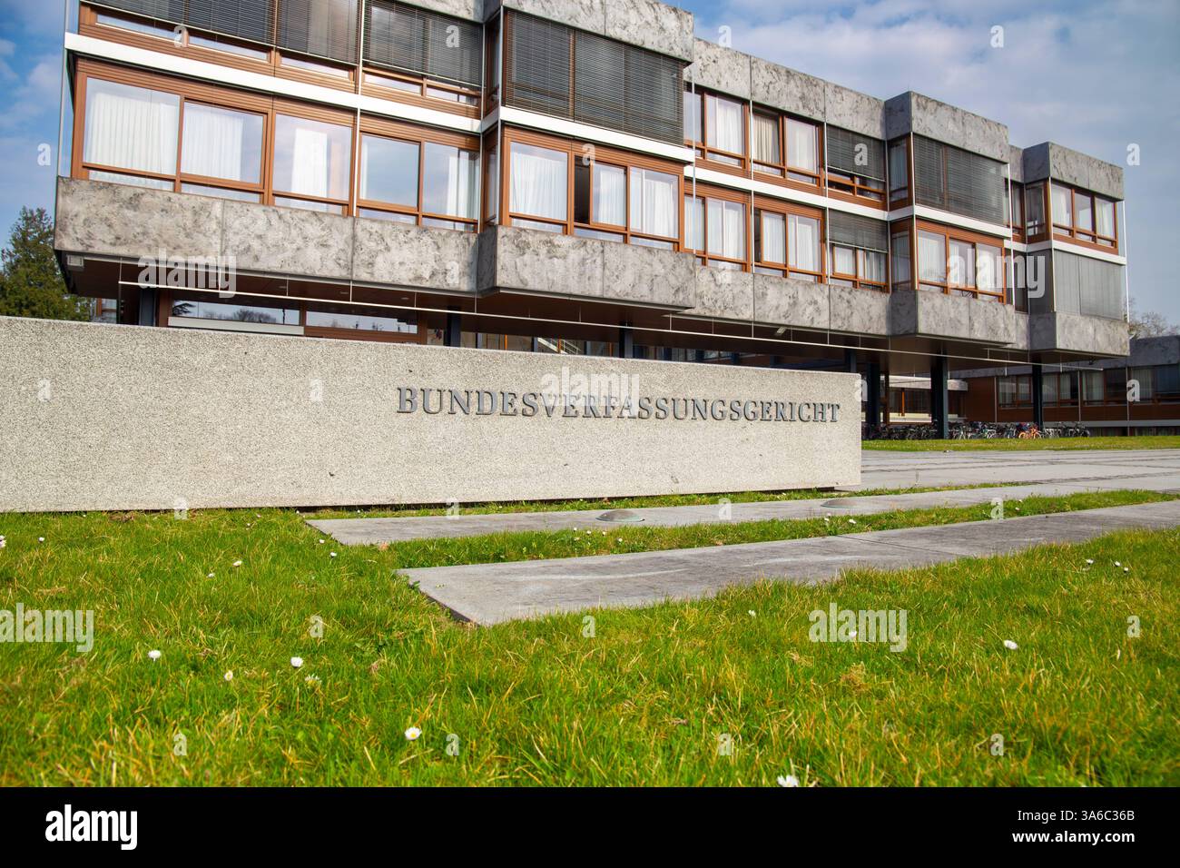 Das Bundesverfassungsgericht in Karlsruhe *** The Federal ...