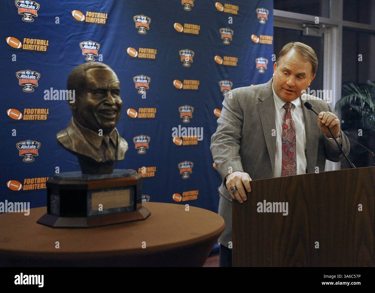 Eddie robinson coach of the year hi-res stock photography and images ...