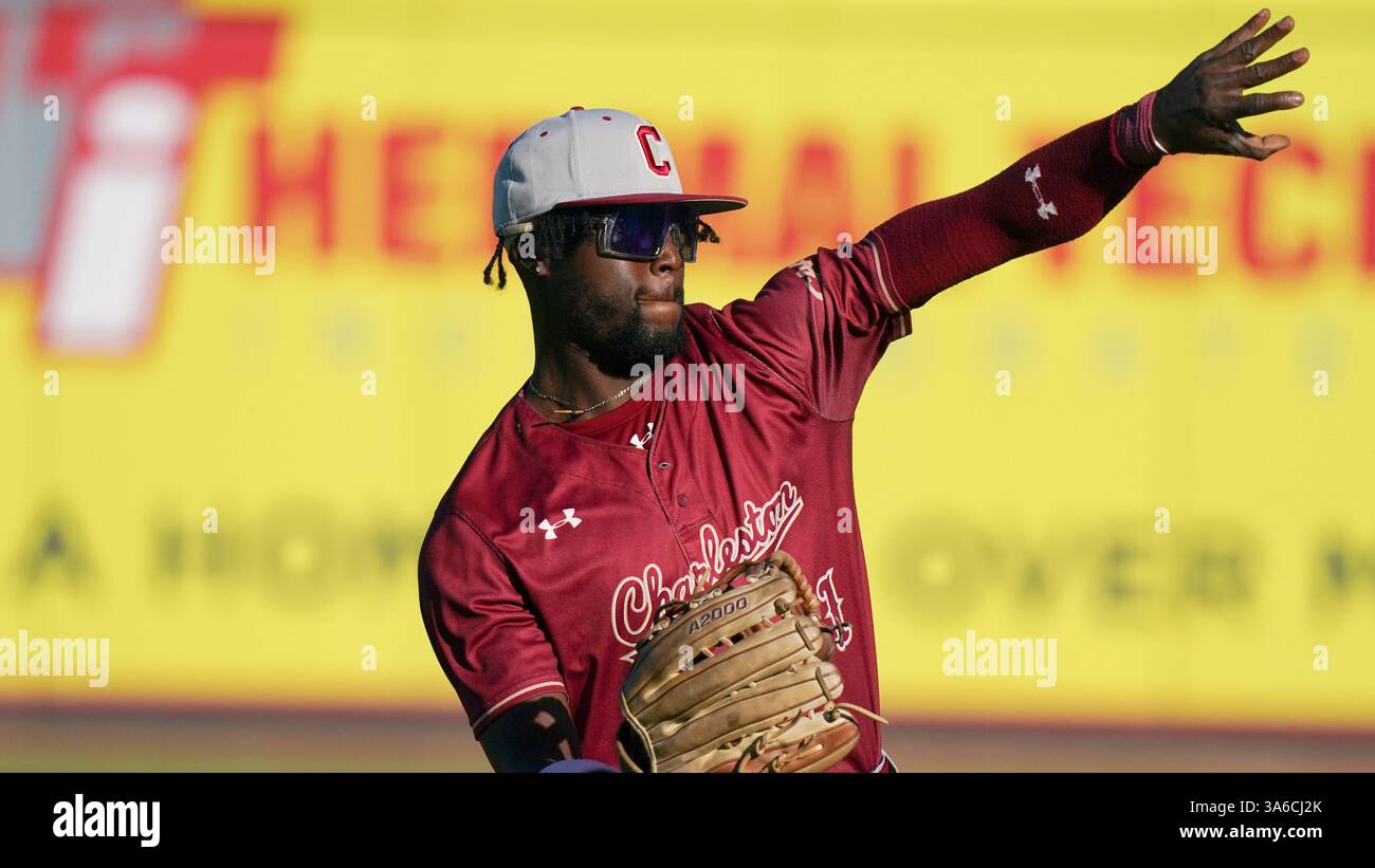 Charleston's Dariyan Pendergrass throws the ball before an NCAA ...
