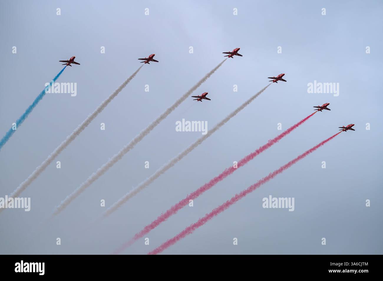 RAF's Red Arrows performing their Wall manoeuvre, to finish the show at ...