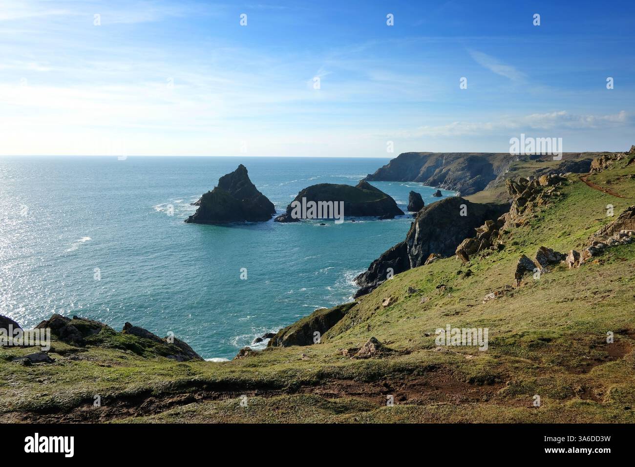 The rugged cliffs near Kynance Cove on the Lizard Peninsula, Cornwall ...