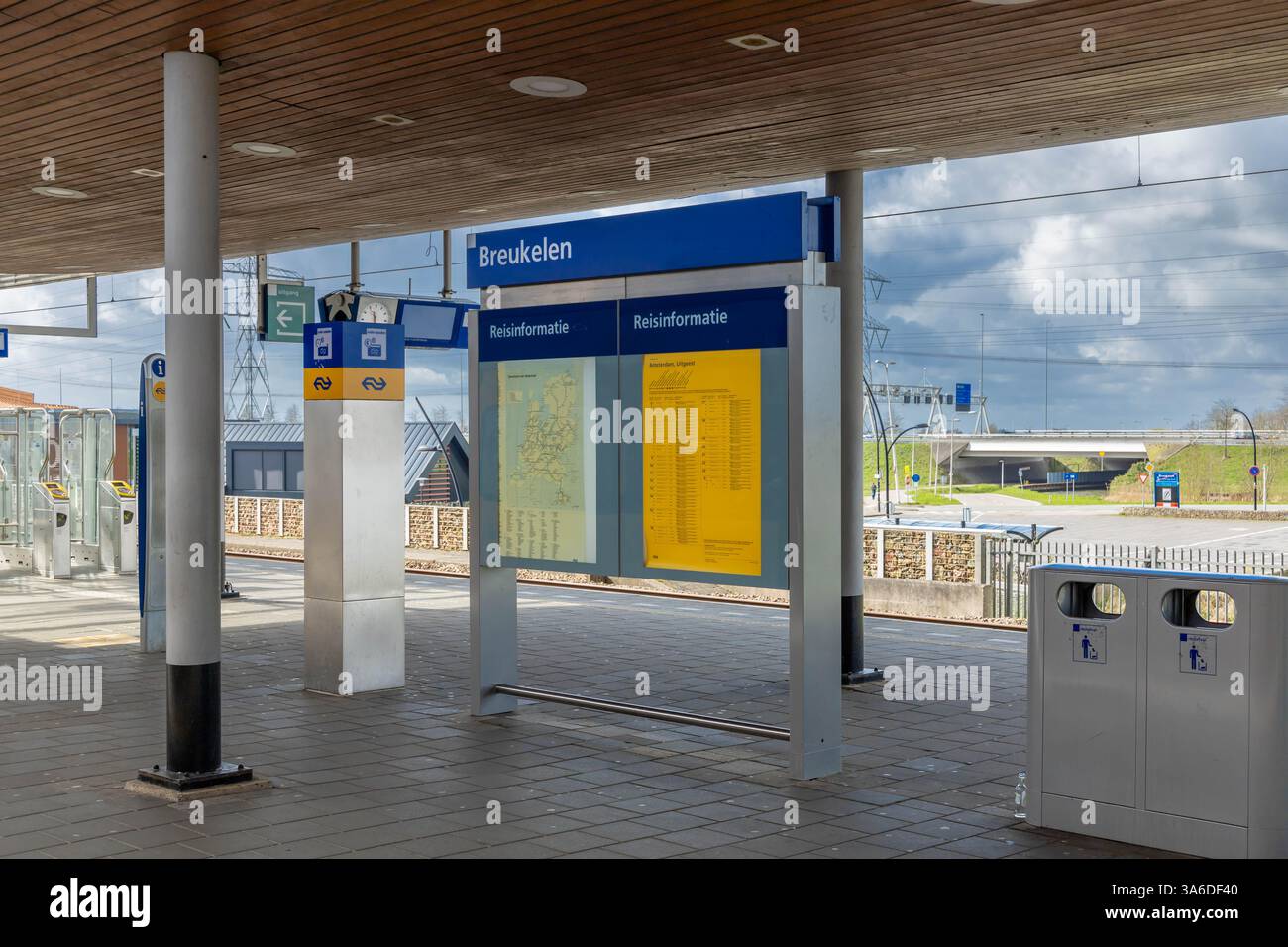 Information bord at train station platform Breukelen station Stock ...