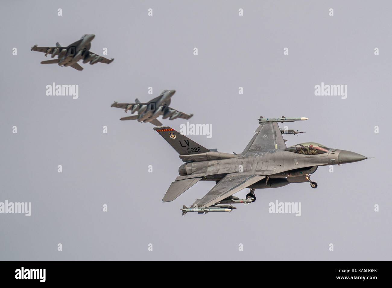 Nellis afb f 16 hi-res stock photography and images - Alamy